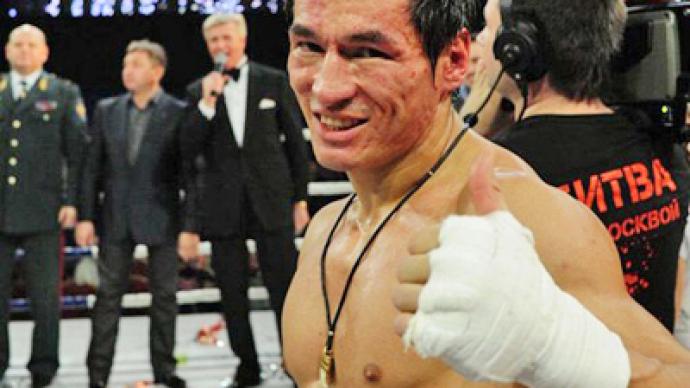 Russia’s best fighters try on Golden Belts — RT Sport News