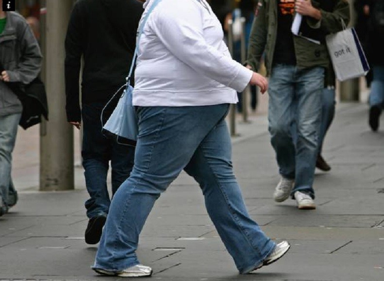 Au Royaume-Uni: Cameron veut couper les indemnités des gros — RT en ...