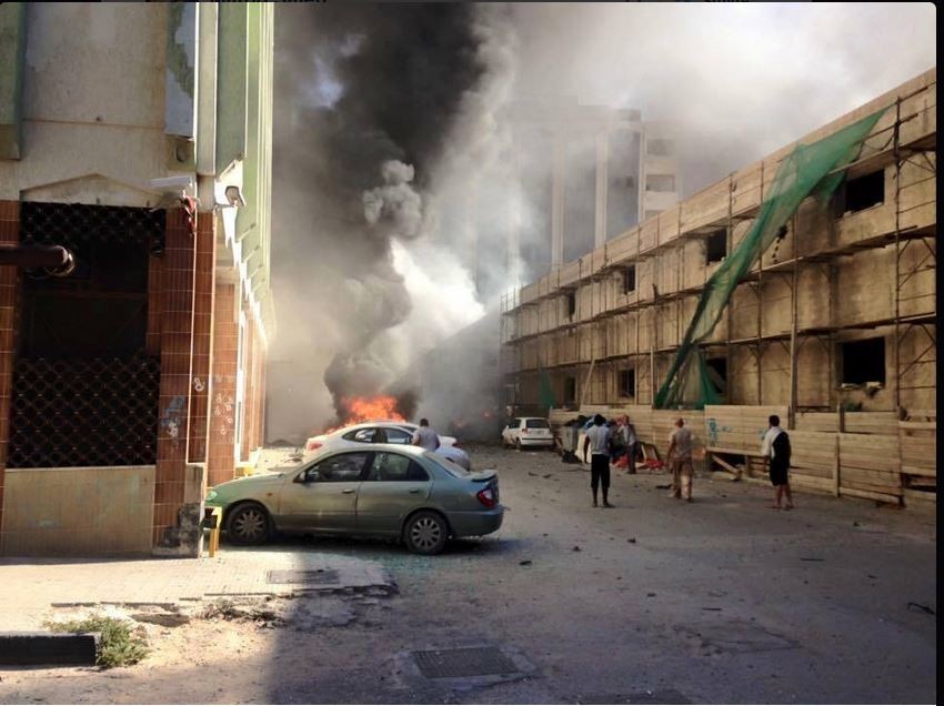 Explosion d'une voiture piégée devant l'entreprise pétrolière italienne ...