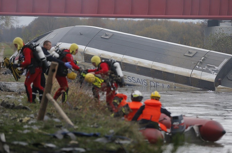11 morts et 42 blessés dans l'accident d'un TGV près de Strasbourg, le ...