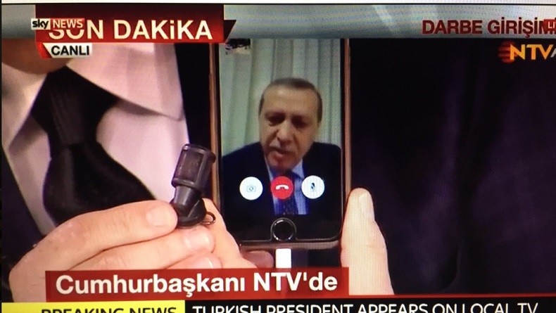 Visé par un coup d'Etat, le dirigeant turc Erdogan appelle à la ...
