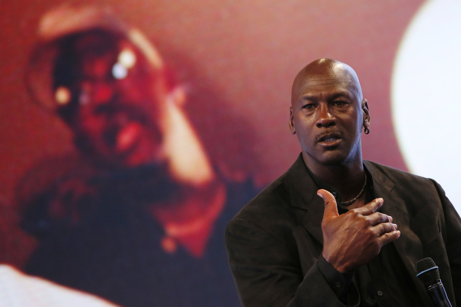 Michael Jordan s'engage publiquement contre les violences policières ...