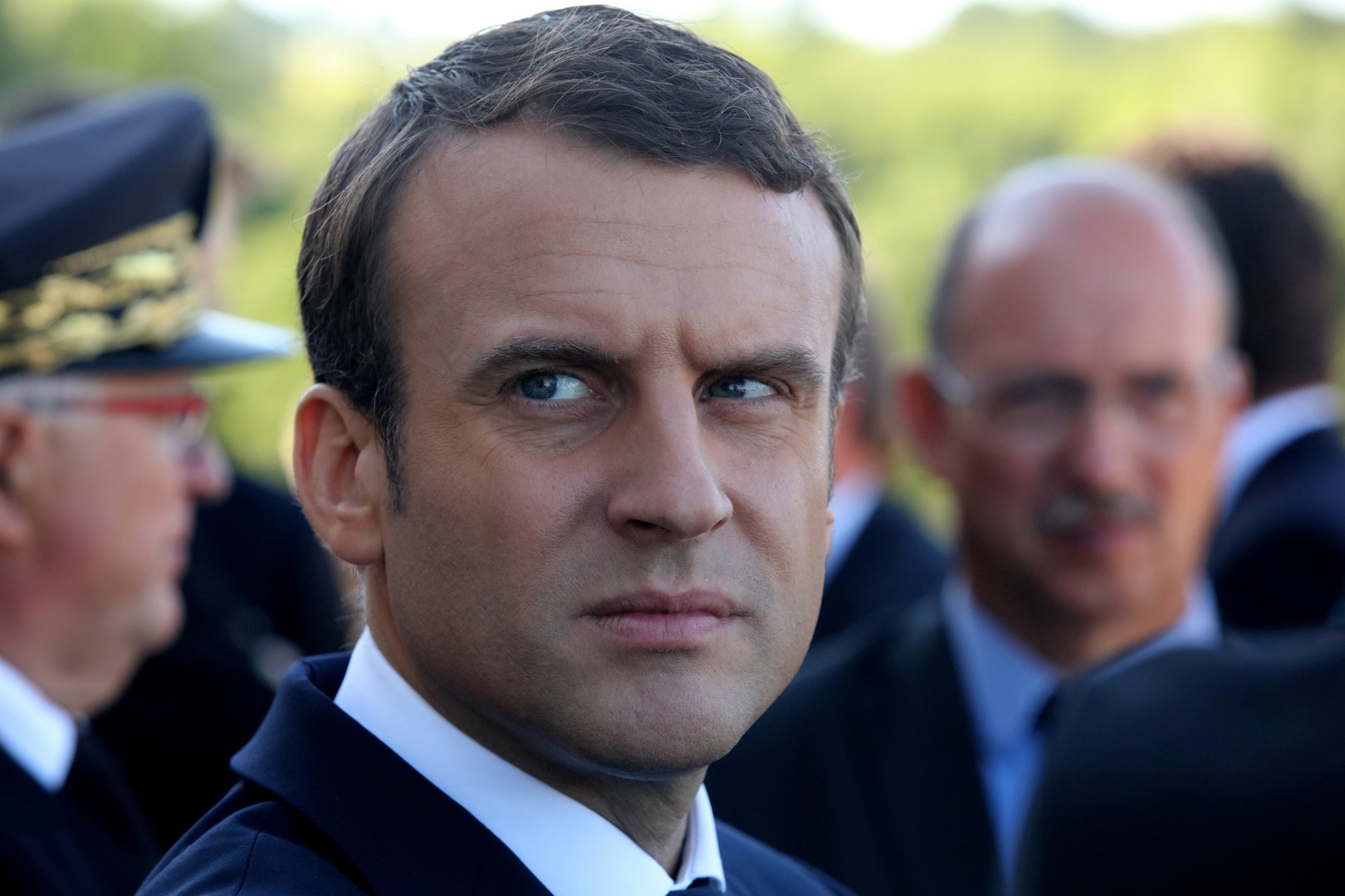 Emmanuel Macron se nomme chef des services secrets — RT en français