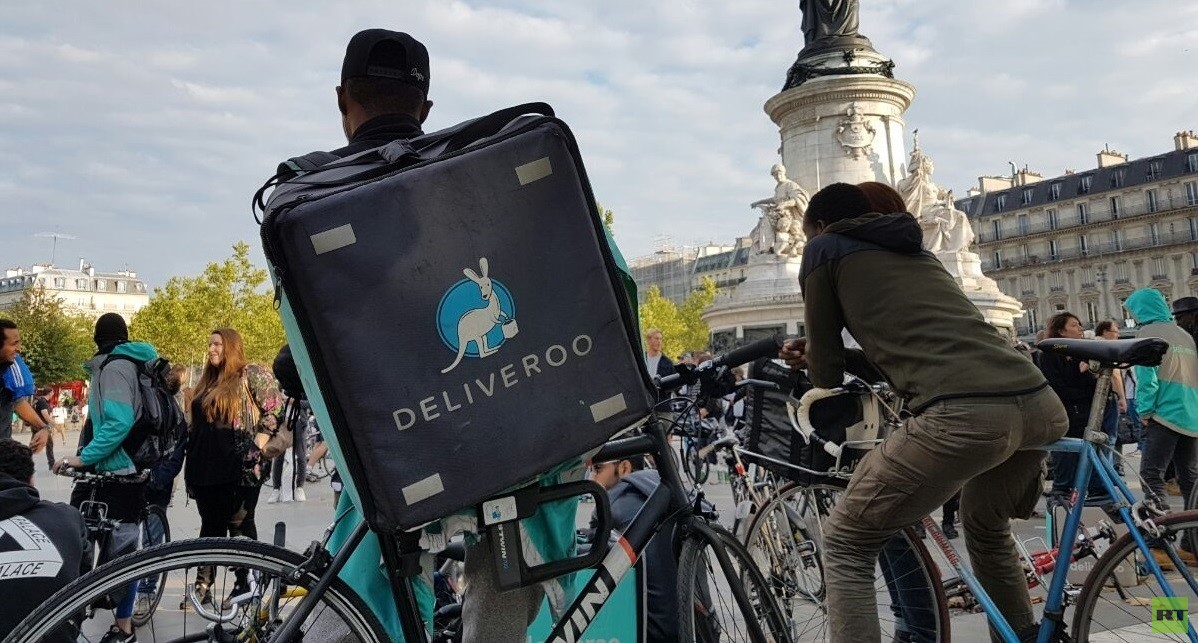 Les coursiers de Deliveroo se mobilisent à Paris contre la ...