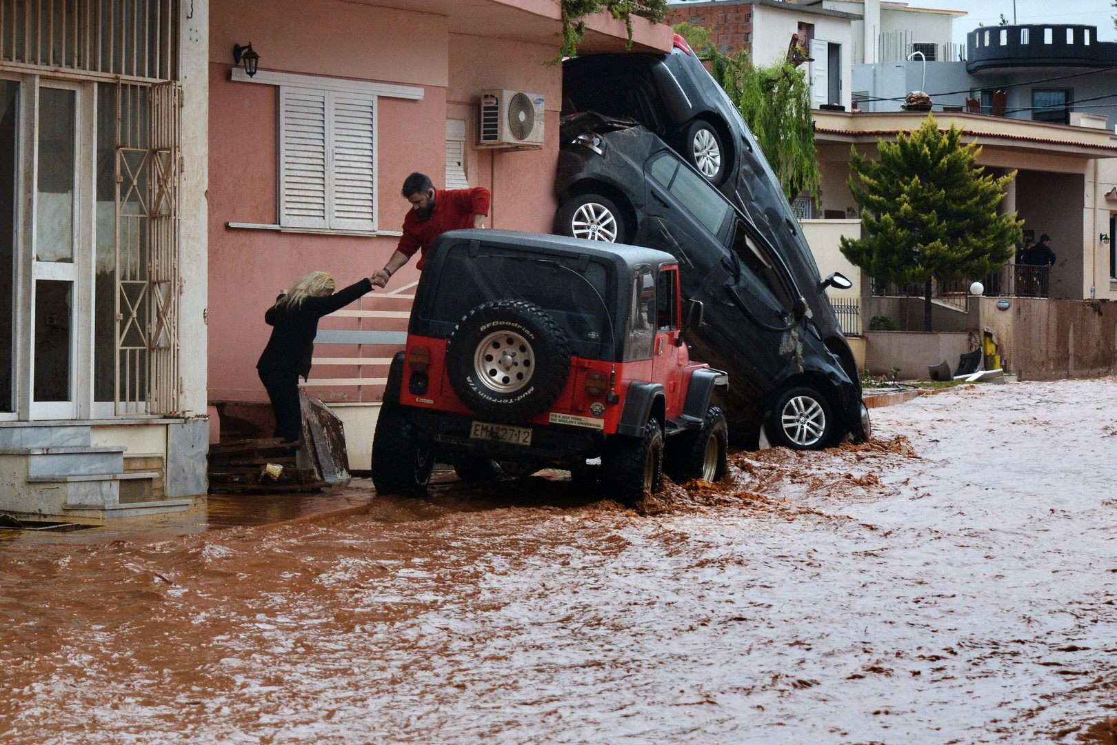 Athènes ravagée par les inondations, une catastrophe annoncée ? (IMAGES ...