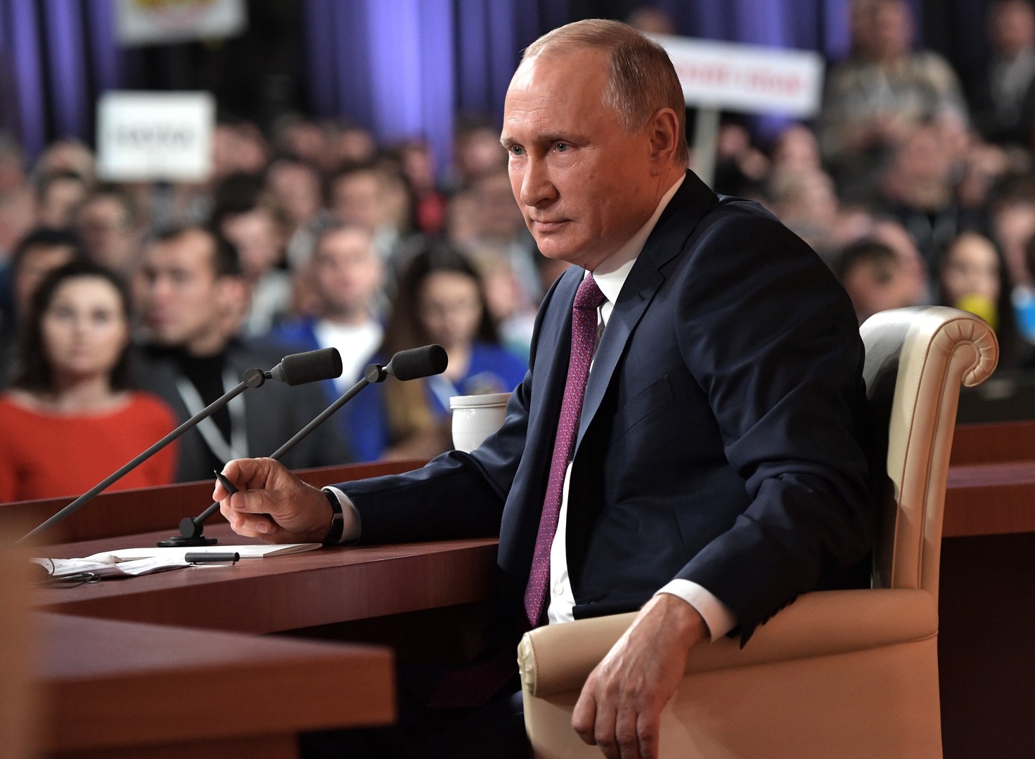 Entre sorties fracassantes et humour, Vladimir Poutine répond à la ...