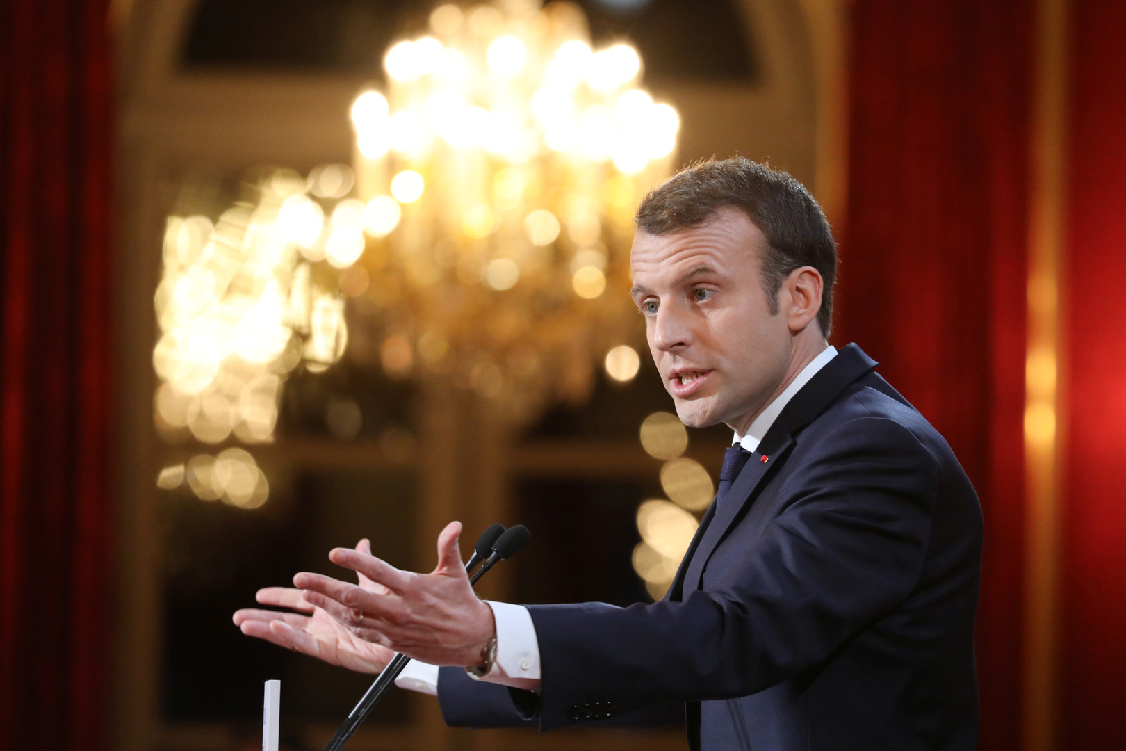Macron veut-il encourager la croyance en la «théorie» de la Terre plate ...