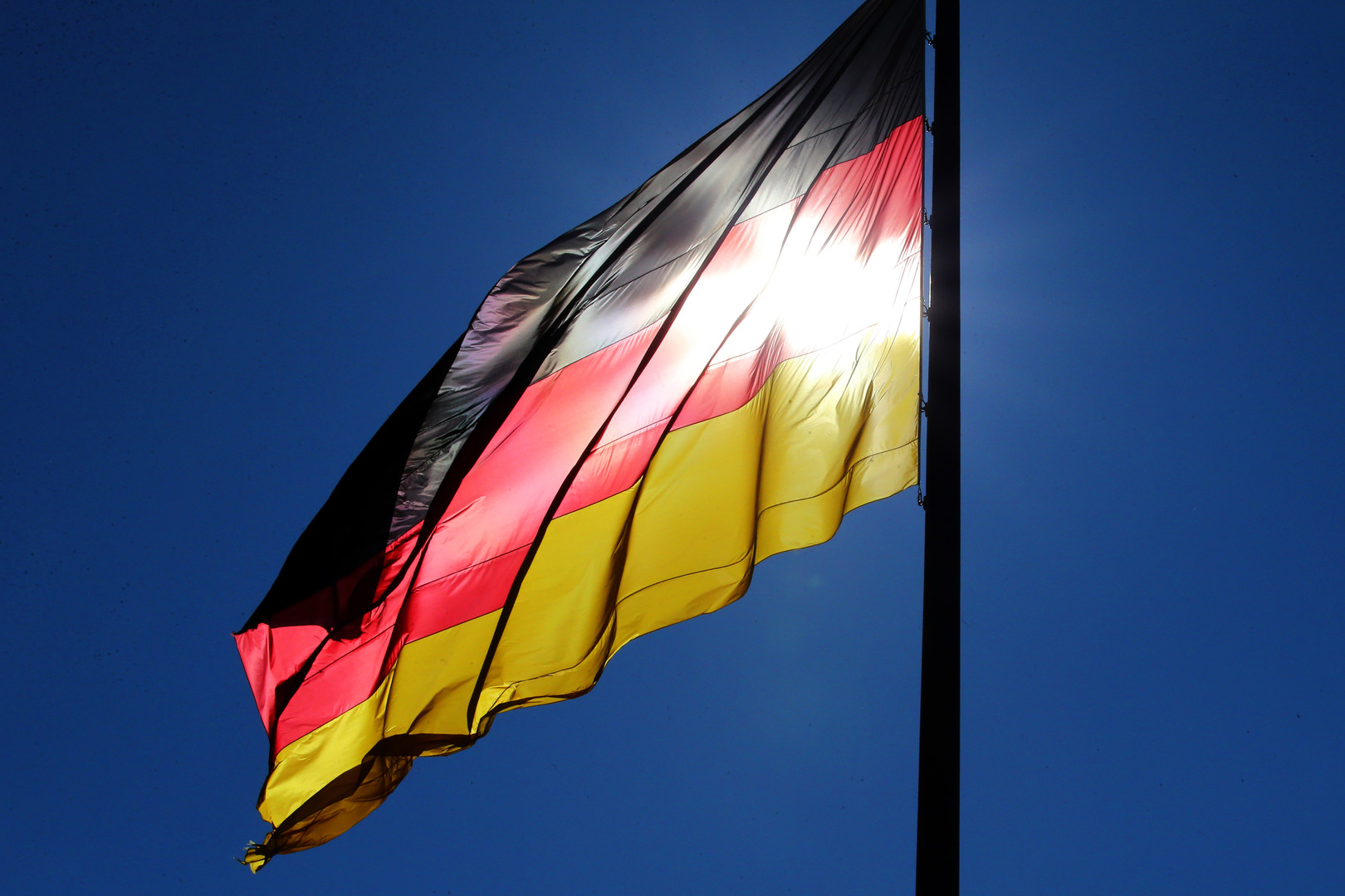 Croix gammées : l'Allemagne autorise les symboles nazis dans les jeux ...