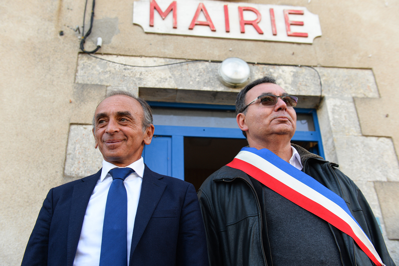 Parrainages pour Eric Zemmour : Les Républicains gênés aux entournures ...