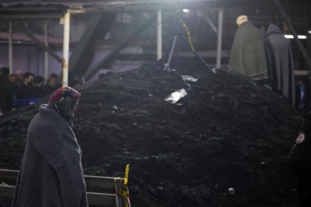 Explosion dans une mine de charbon en Turquie : au moins 41 morts — RT ...