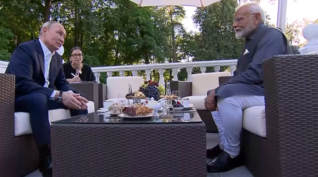 Vladimir Poutine a accueilli Narendra Modi pour une discussion ...