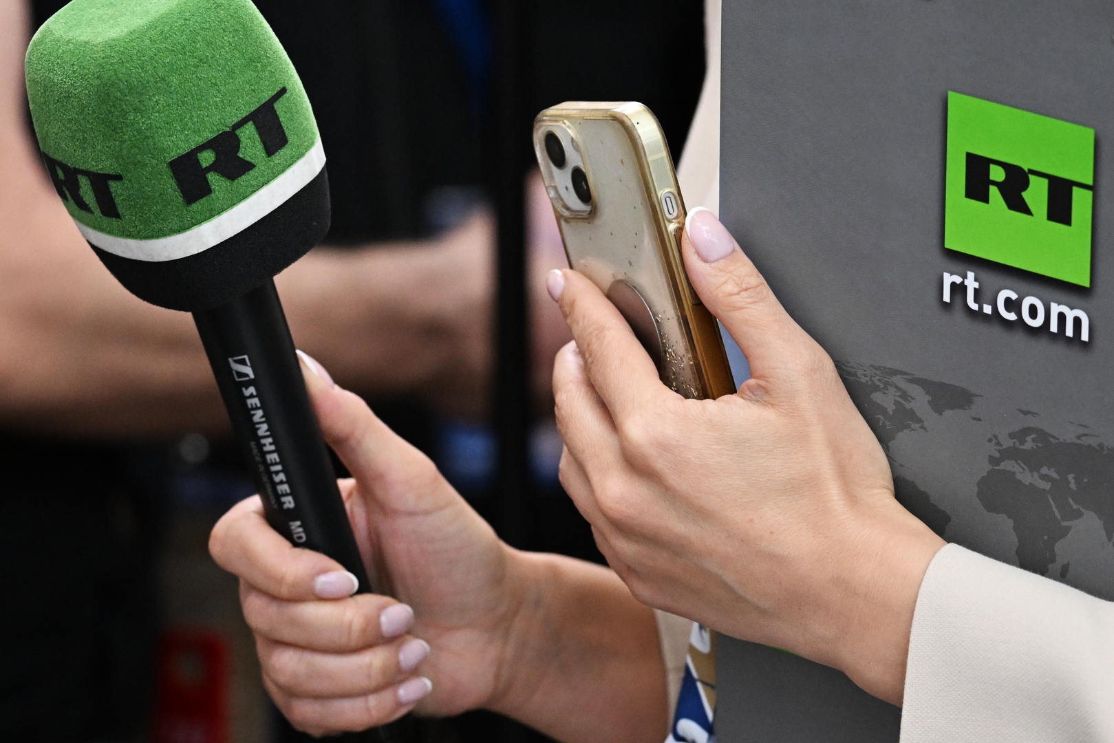 Meta bloque RT — RT en français