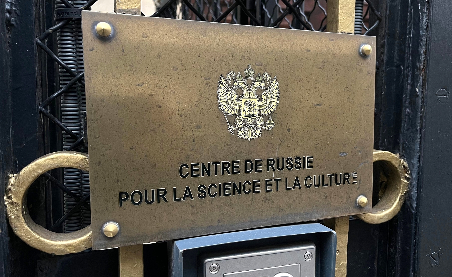 France : les comptes de la Maison russe à Paris ont été gelés, a ...