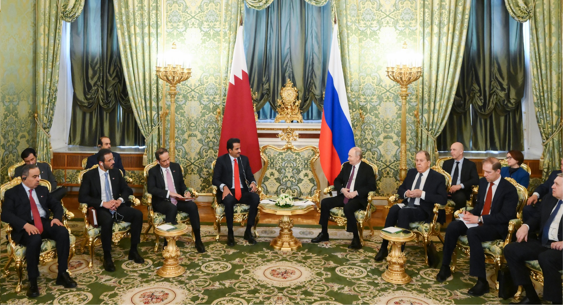 Dialogue russo-qatari : Vladimir Poutine reçoit l'émir du Qatar à ...