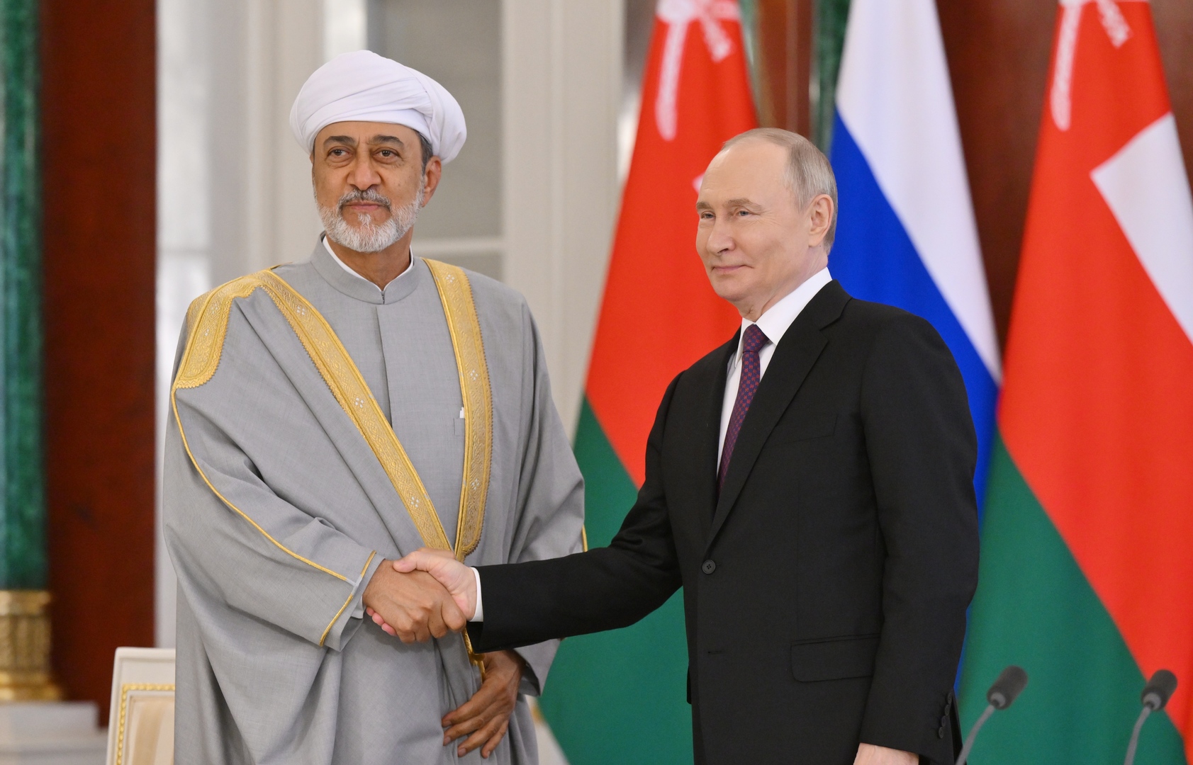 Le sultan d’Oman reçu à Moscou par Vladimir Poutine — RT en français