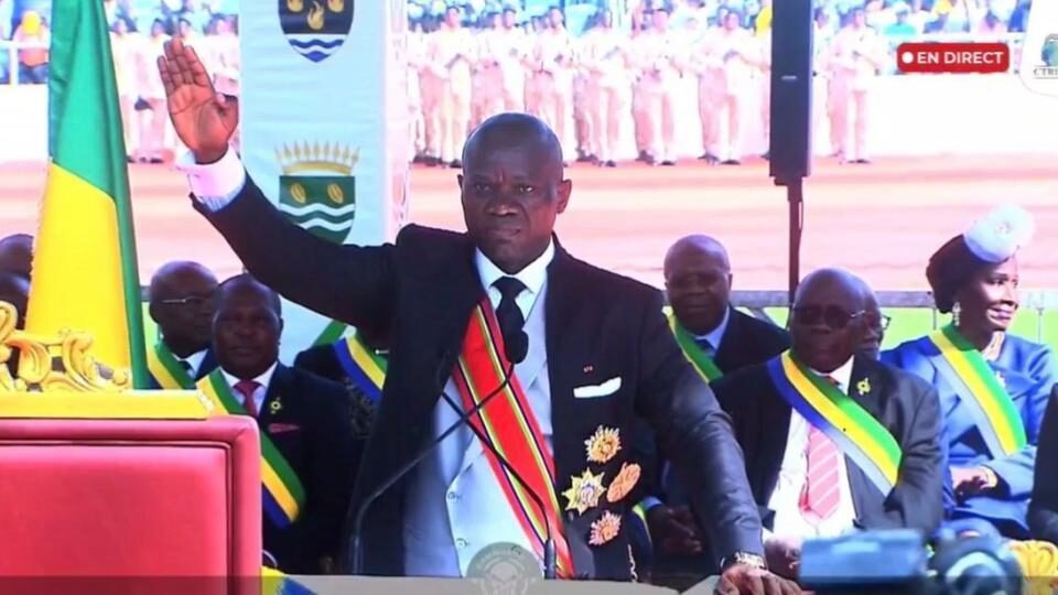 Brice Oligui Nguema officiellement investi président du Gabon — RT en ...