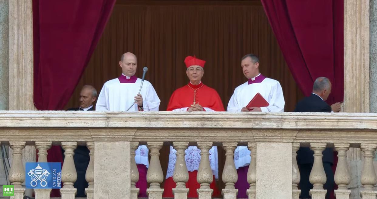 Le cardinal américain Robert Francis Prevost devient le premier pape ...