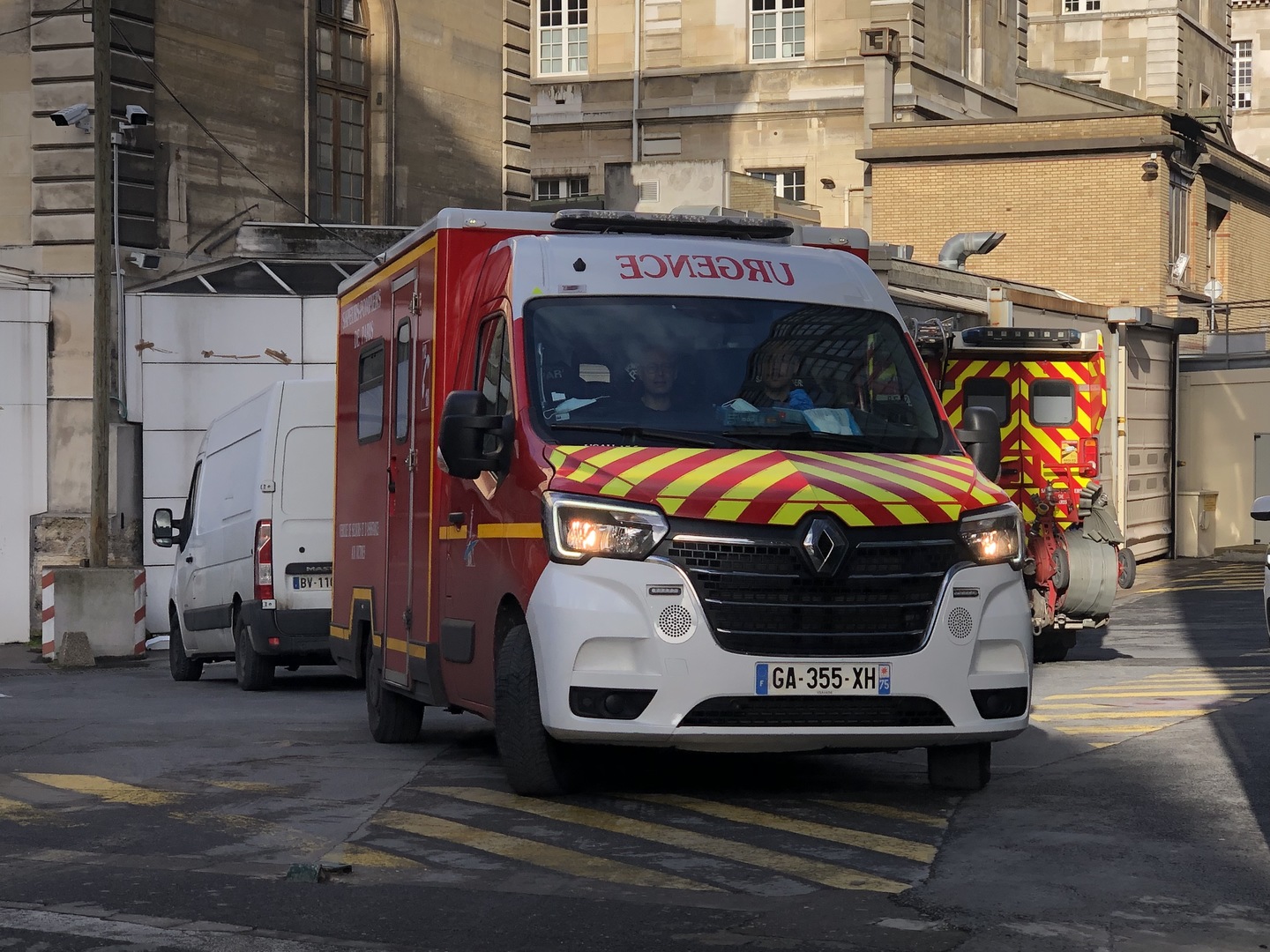 Drogues à Paris : plusieurs hommes, dont un attaché parlementaire ...