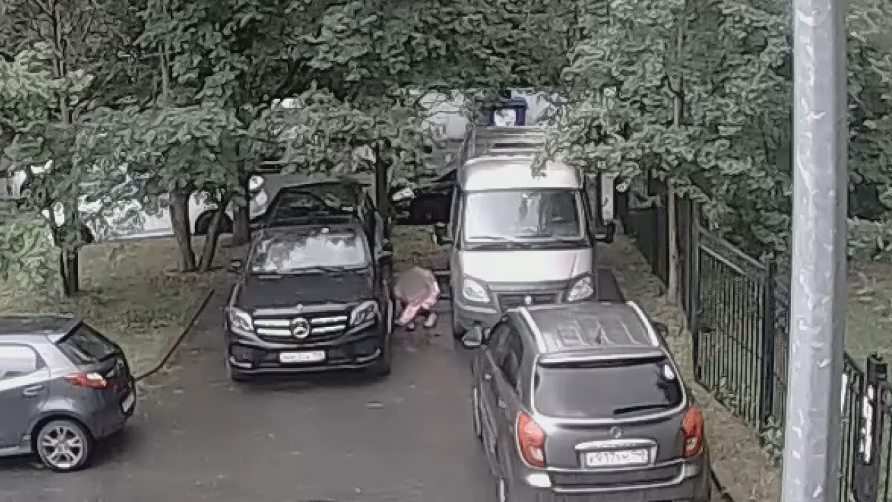 Le FSB arrête une citoyenne russe à Saint-Pétersbourg qui préparait un ...