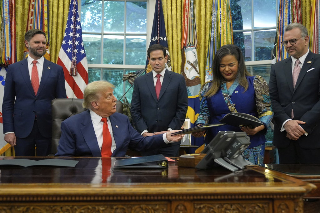 Trump annonce la signature imminente d’un accord de paix entre la RDC ...
