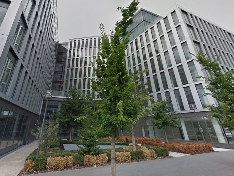 SFR : une décision judiciaire cruciale pour sa dette — RT en français