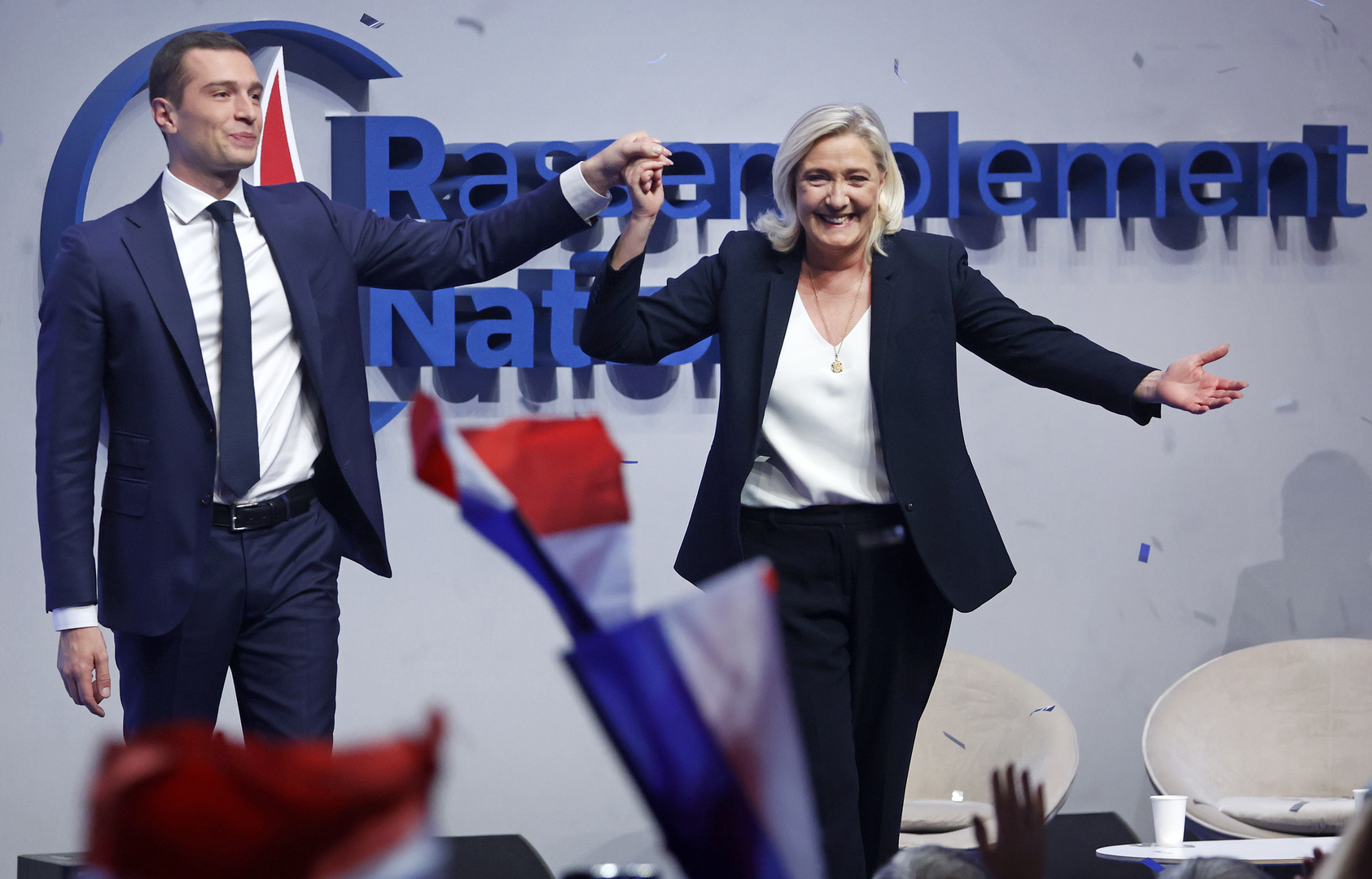 Présidentielle : le RN loin devant, Glucksmann et Philippe au coude-à ...