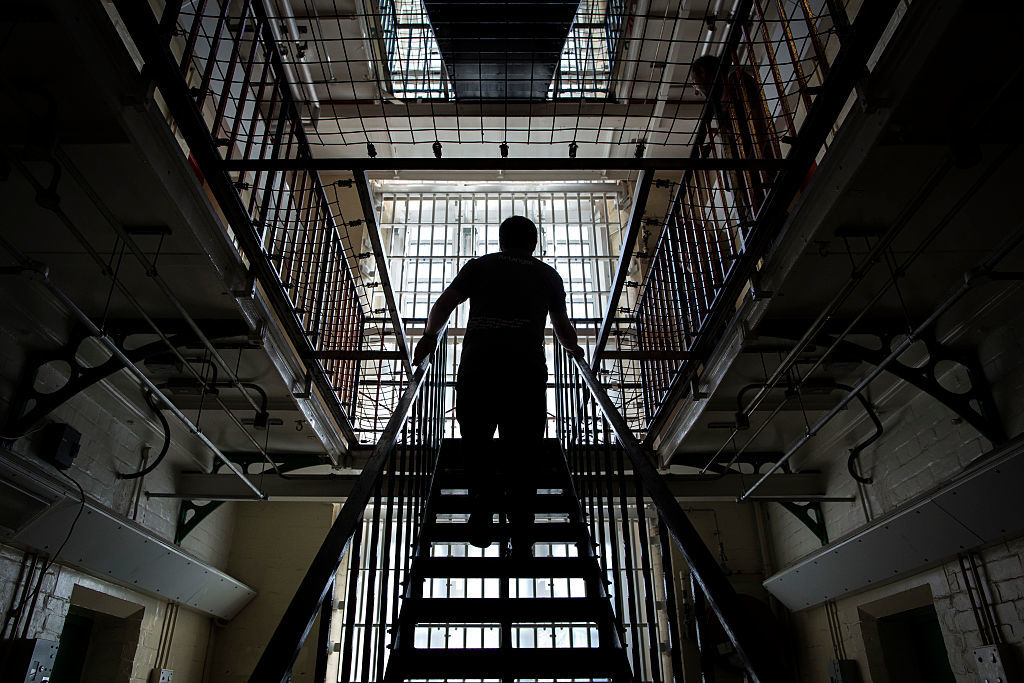 Royaume-Uni : au moins quatre prisonniers libérés par erreur toujours ...