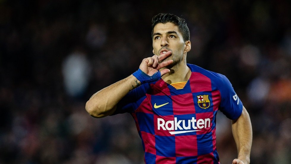 شاهد.. سواريز يلعب حارسا لمرمى منتخب الأوروغواي ويتصدى لكرة ببراعة - RT ...