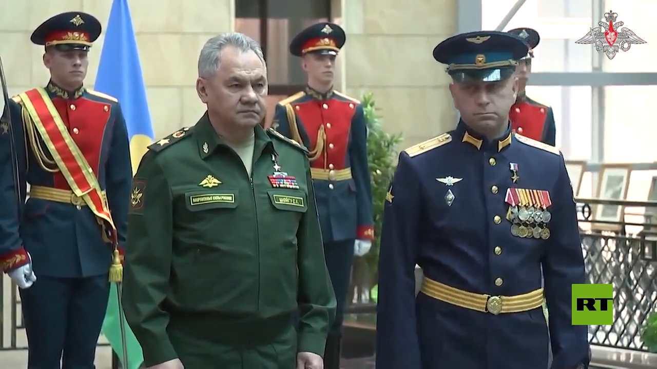 شويغو يكرّم ضباطا لبطولاتهم في العملية العسكرية الخاصة في أوكرانيا - RT Arabic