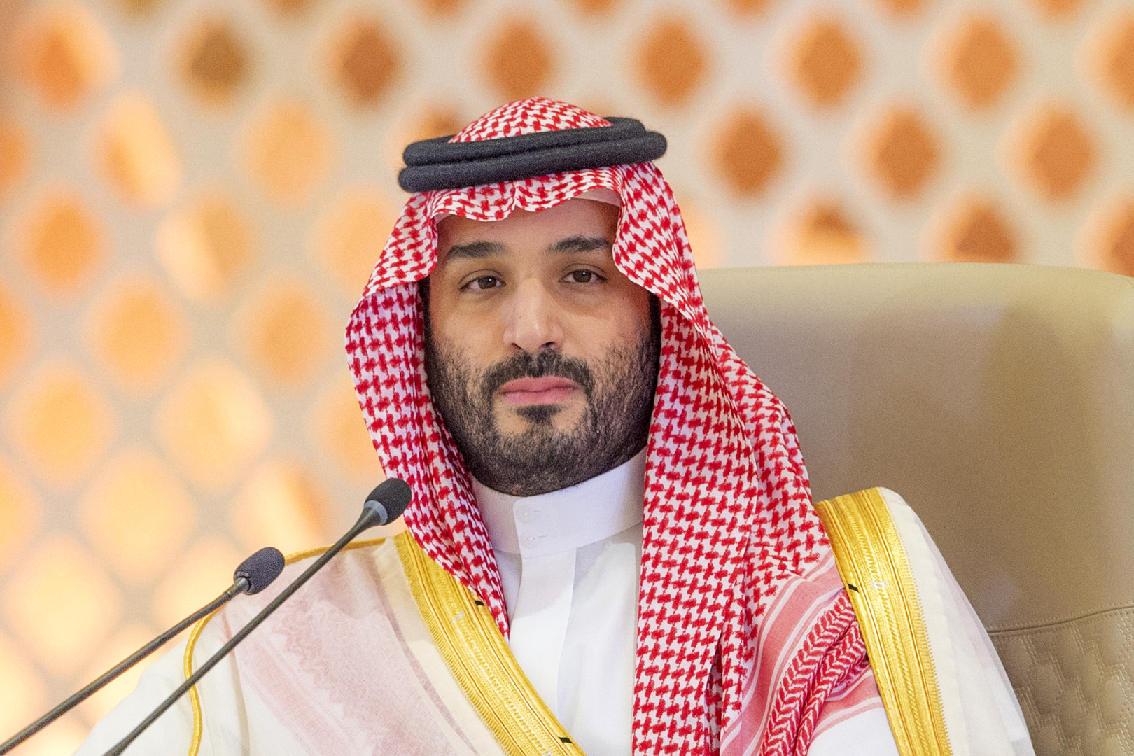 مواقع التواصل تضج بصور وفيديوهات للأمير محمد بن سلمان فيديوهات صور