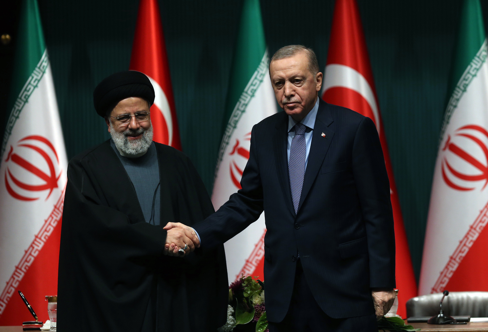 رئيسي وأردوغان يبحثان التعاون بمكافحة الإرهاب والحرب في غزة ويشهدان