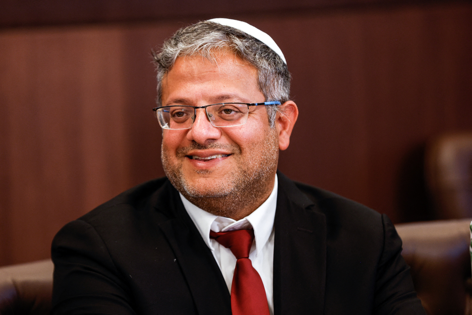 "حادث خطير تماما".. بن غفير "يفر من حراسه" ويستقل سيارة جاره نحو طريق يعبر الضفة الغربية - RT Arabic