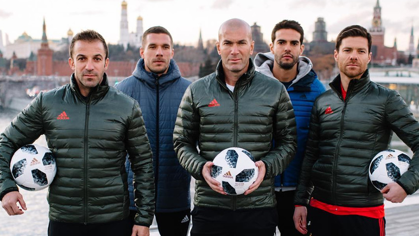 Zinedine Zidane and other famous footballers visit Zaryadye Park ...