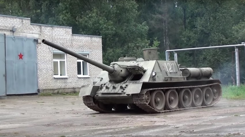Sovjetski lovac tenkova SU-100 i danas ulijeva strah u kosti (VIDEO) - Russia Beyond Croatia