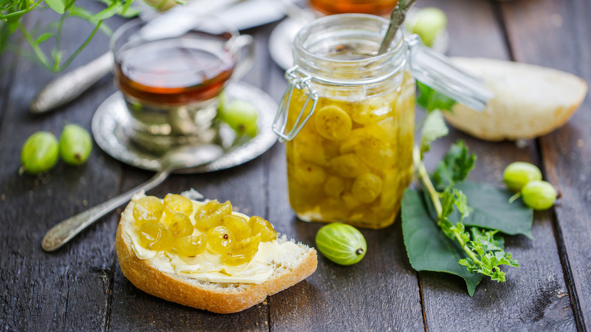 Classical Russian characters and the traditional dishes they ate ...