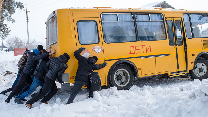 How does public transport run in Russia when it is -50°C outside ...