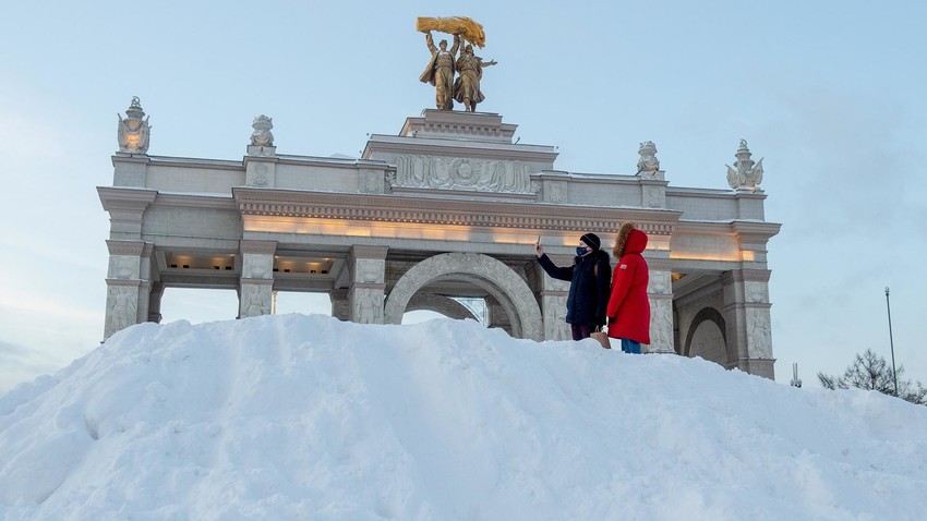 La mayor nevada en Moscú desde 1973, sume a la ciudad en un manto ...