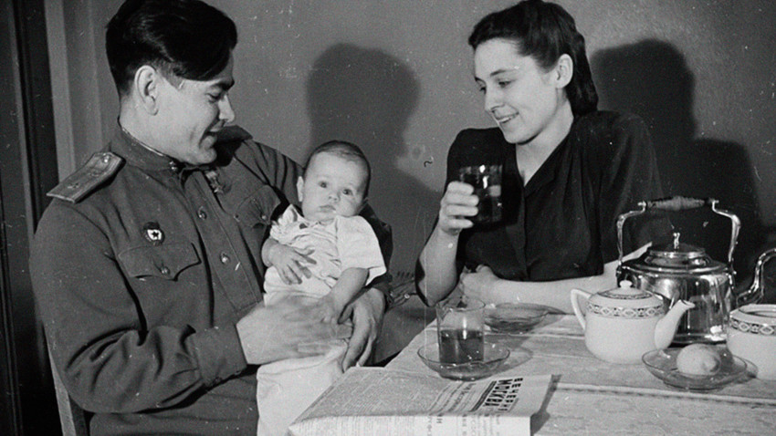 20 Soviet 'happy family' propaganda PHOTOS - Russia Beyond