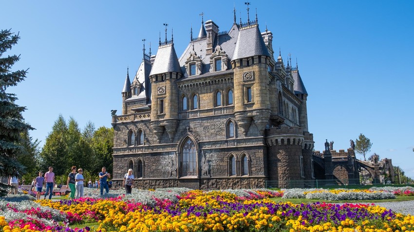 7 FAKE gothic castles in Russia (PHOTOS) - Russia Beyond