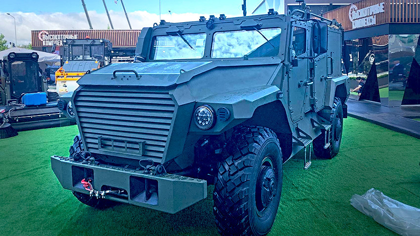Армија-2021: Руси представили командно возило „Атлет“ са комплексом ...