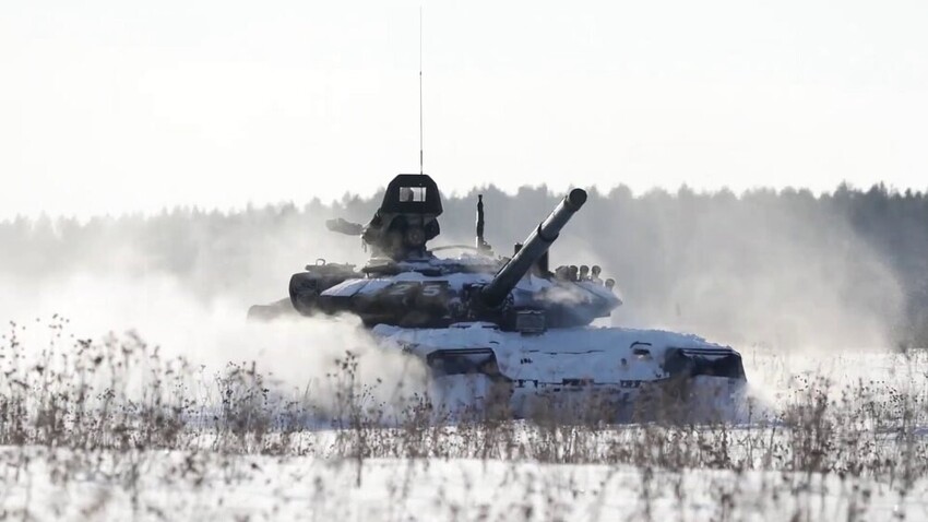 Tanques rusos entrenando sobre la nieve (Vídeo) - Russia Beyond ES
