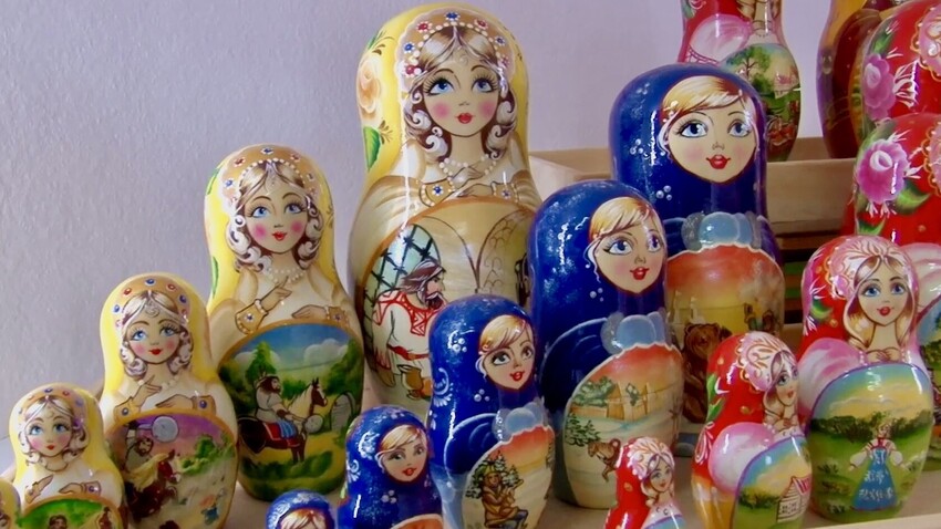Wie man eine Matrjoschka-Puppe herstellt (VIDEO) - Russia Beyond DE