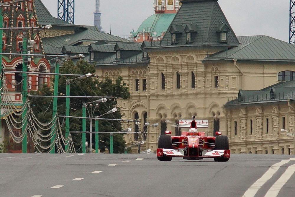 Formula 1 cars on Moscow roads - Russia Beyond