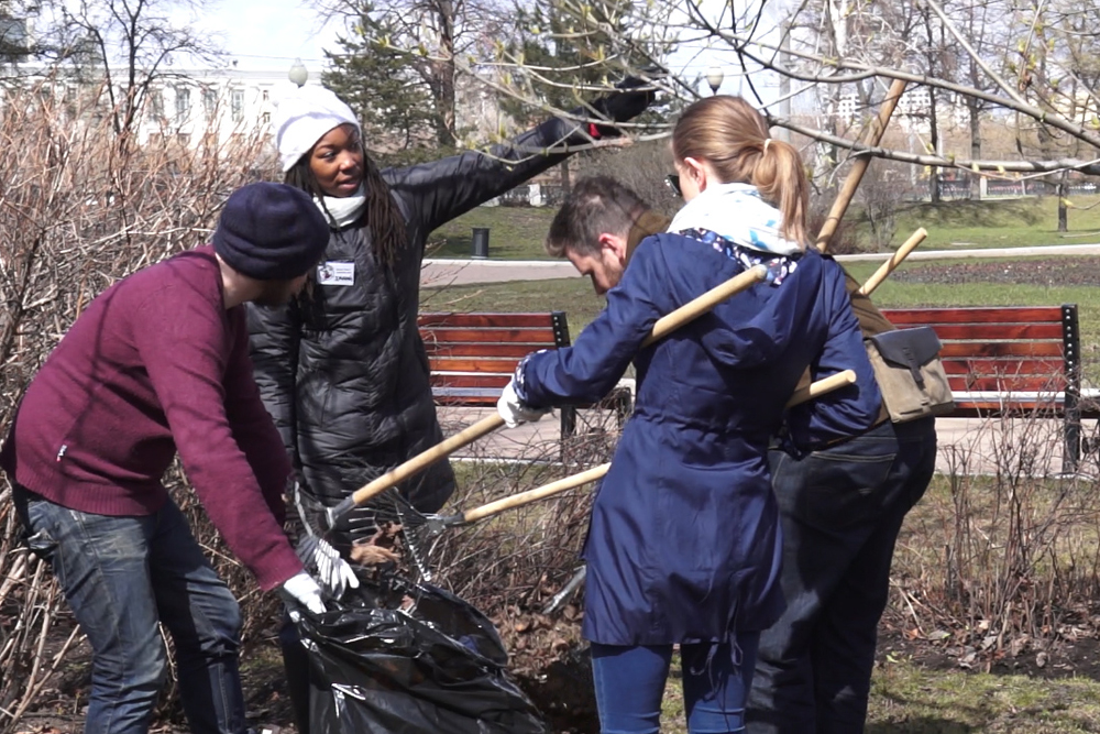 Expats making Moscow a better looking place at subbotniks - Russia Beyond