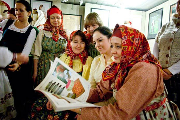 The beginnings of traditional Russian fashion - Russia Beyond
