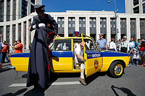Parade of Soviet-era cars in Moscow - Russia Beyond